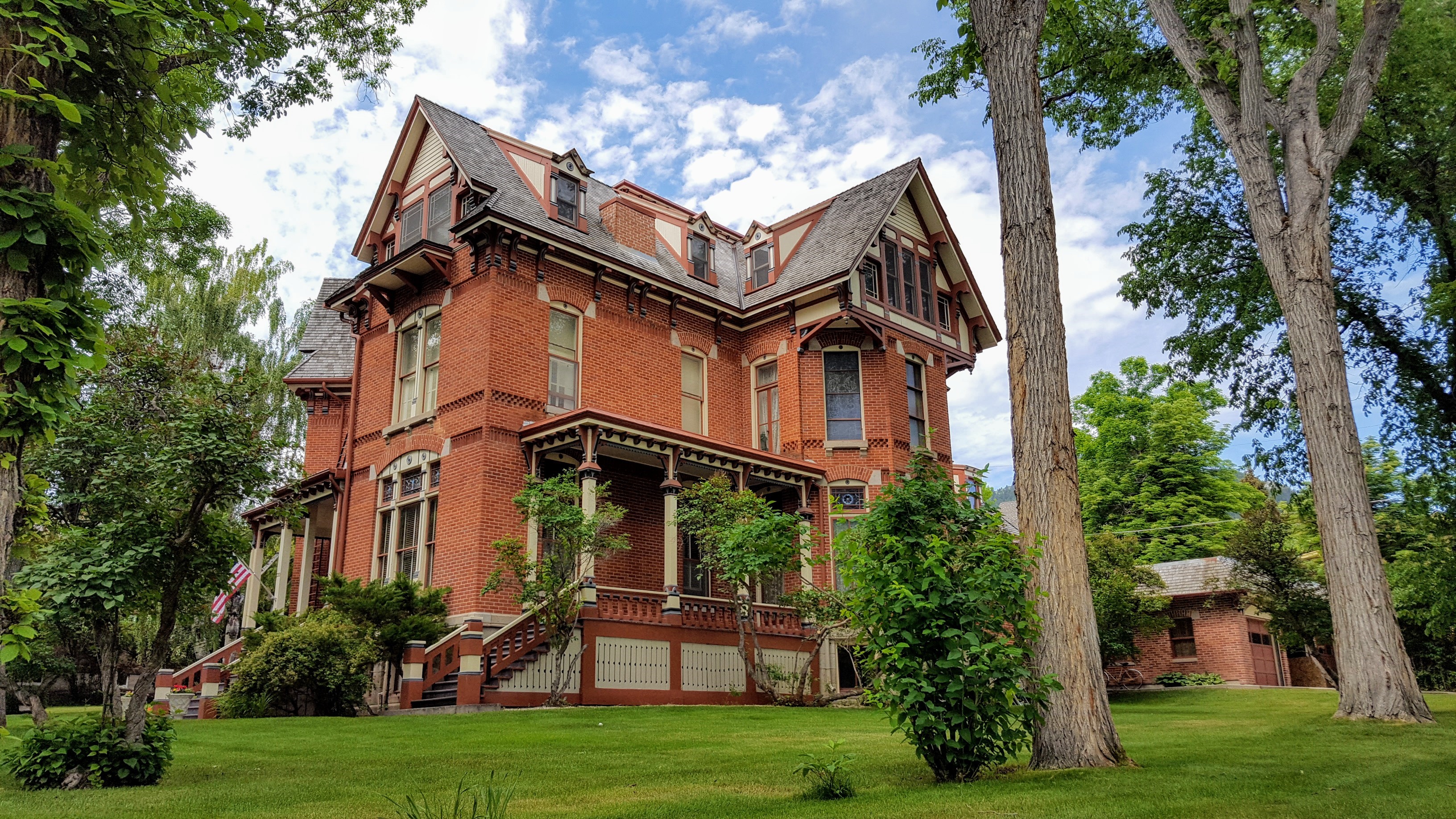 Locations Hub - Mansion Historic District (Helena)